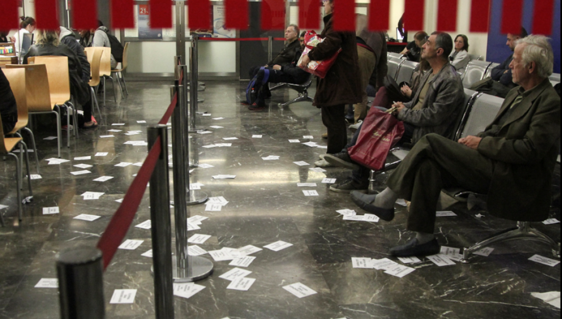 Βίντεο - ντοκουμέντο: Καρέ - καρέ το «ντου» Ρουβίκωνα στα κεντρικά της ...