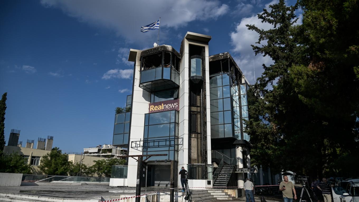 ΕΠΙΘΕΣΗ ΣΤΟΝ REAL FM | thepressroom.gr