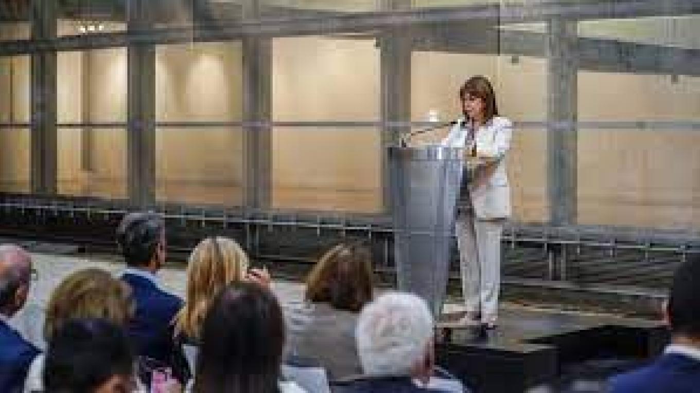 Εγκαίνια από την ΠτΔ της έκθεσης «Μικρά Ασία, Λάμψη, Καταστροφή ...