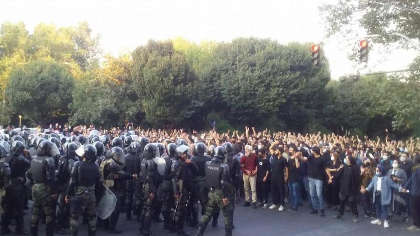 Μαχσά Αμινί: «Θα πεθάνουμε, θα πεθάνουμε αλλά θα πάρουμε πίσω το Ιράν ...