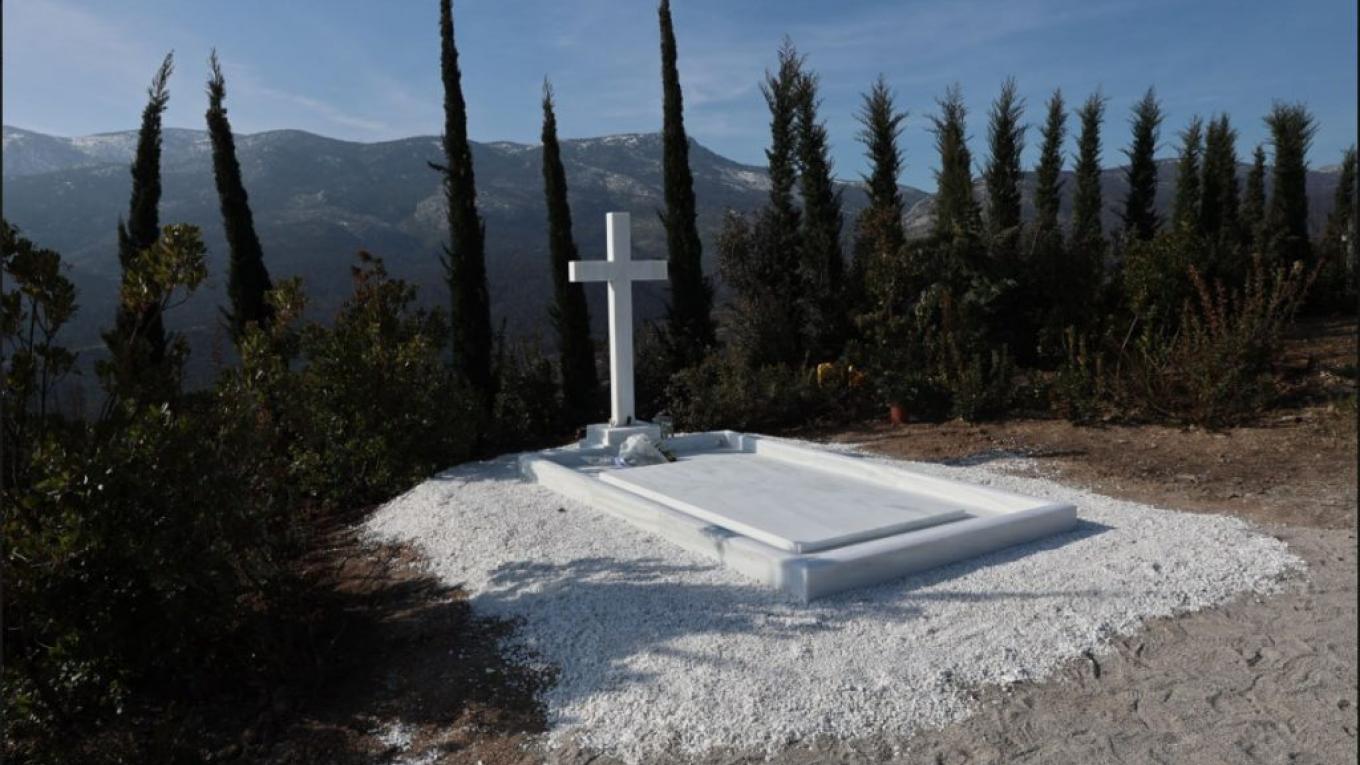 Τρισάγιο στο Τατόι για τον τέως βασιλιά Κωνσταντίνο | ΕΛΛΑΔΑ ...