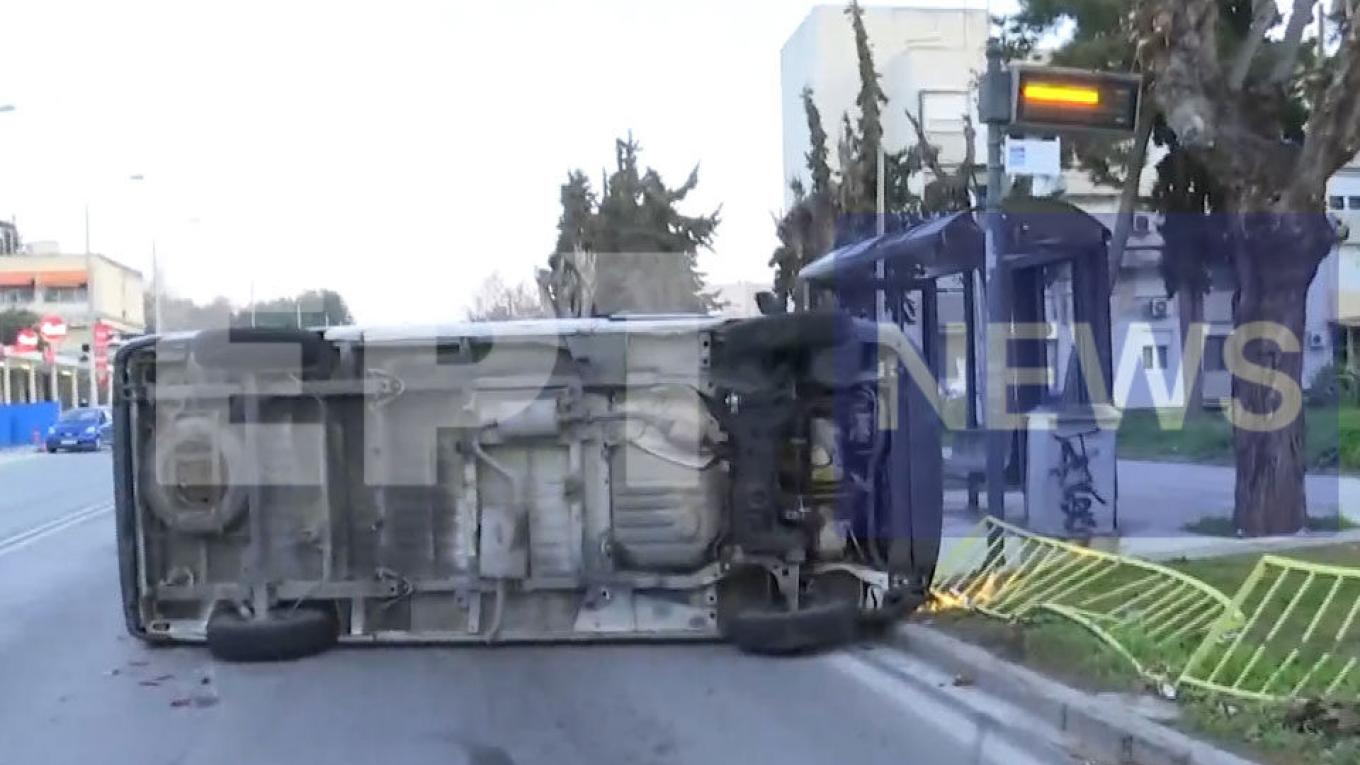 Θεσσαλονίκη: Φορτηγάκι έπεσε πάνω σε στάση λεωφορείων | ΕΛΛΑΔΑ ...