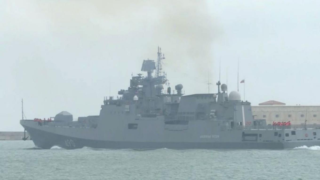 Προειδοποιητικά πυρά ρωσικού πολεμικού πλοίου εναντίον φορτηγού πλοίου ...
