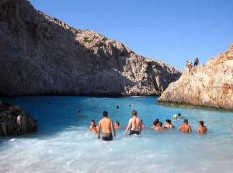 Η ωραιότερη «άγνωστη» ελληνική παραλία που.. κοντράρει τον Παράδεισο ...